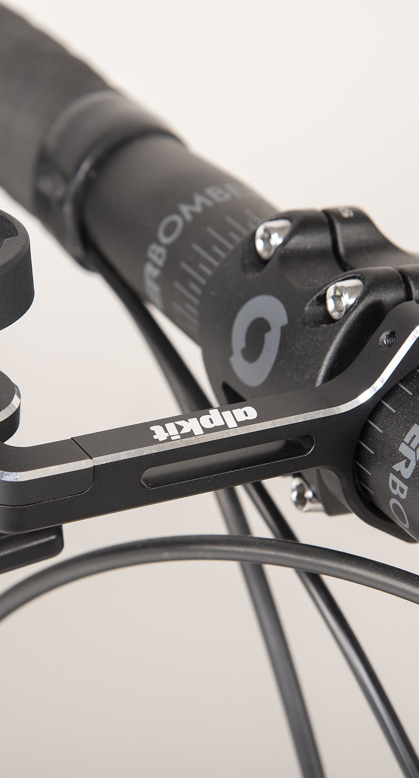 Garmin and Light Outfront Handlebar Mount