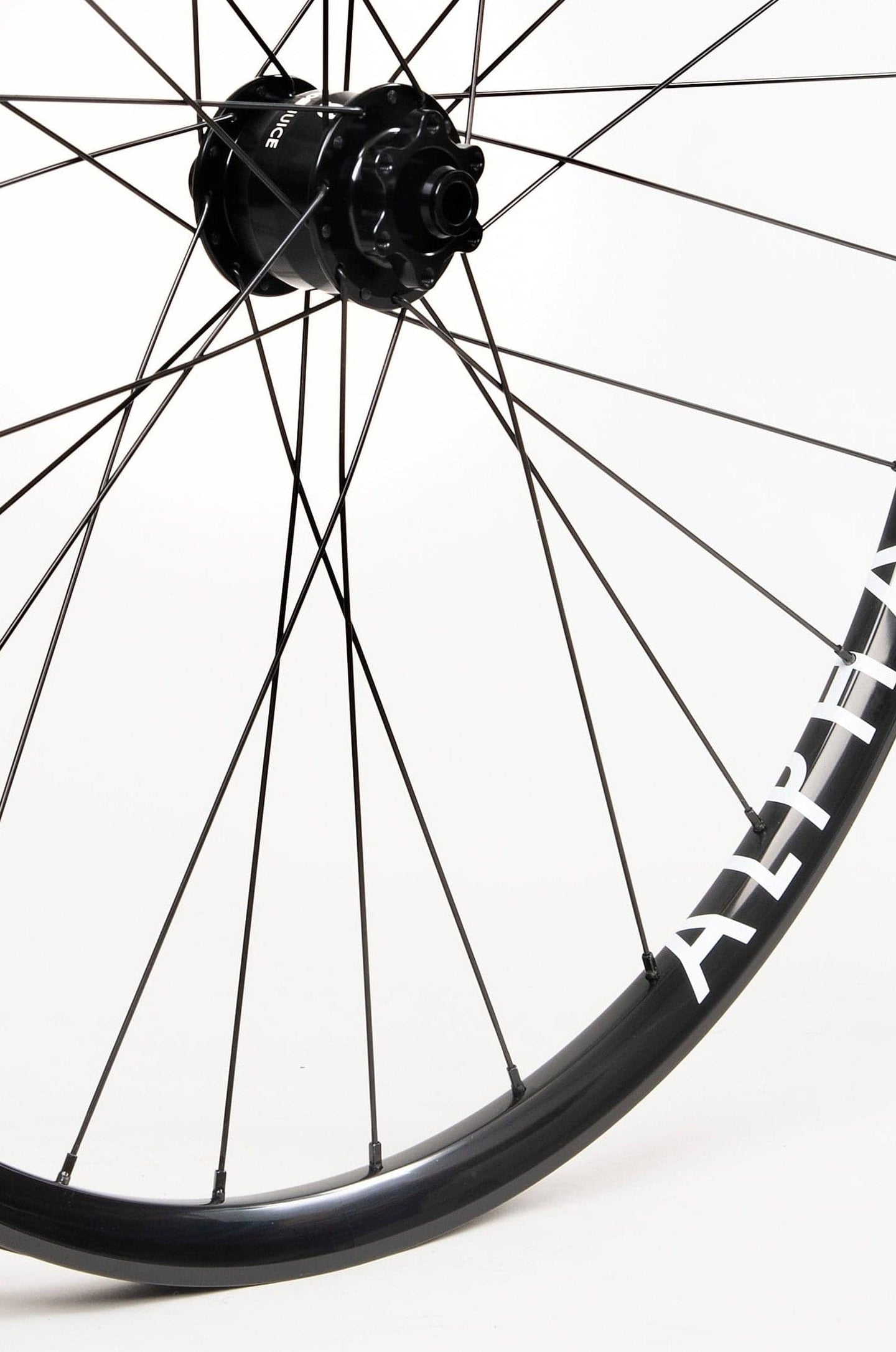 Sonder Alpha 700c Dynamo Wheelset | Alpkit